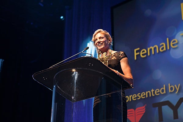 Video: Leanda Cave's Endurance LIVE Acceptance Speech – Triathlete