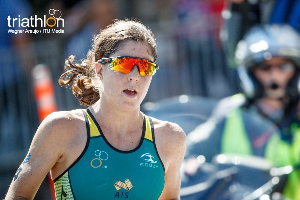 Ashleigh Gentle Gets First WTS Win in Montreal – Triathlete